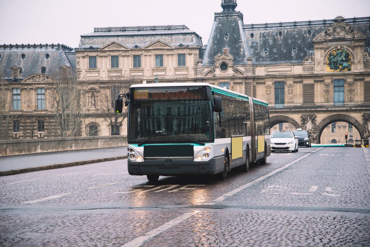 7 Affordable Romantic Ideas in Paris - City Or City